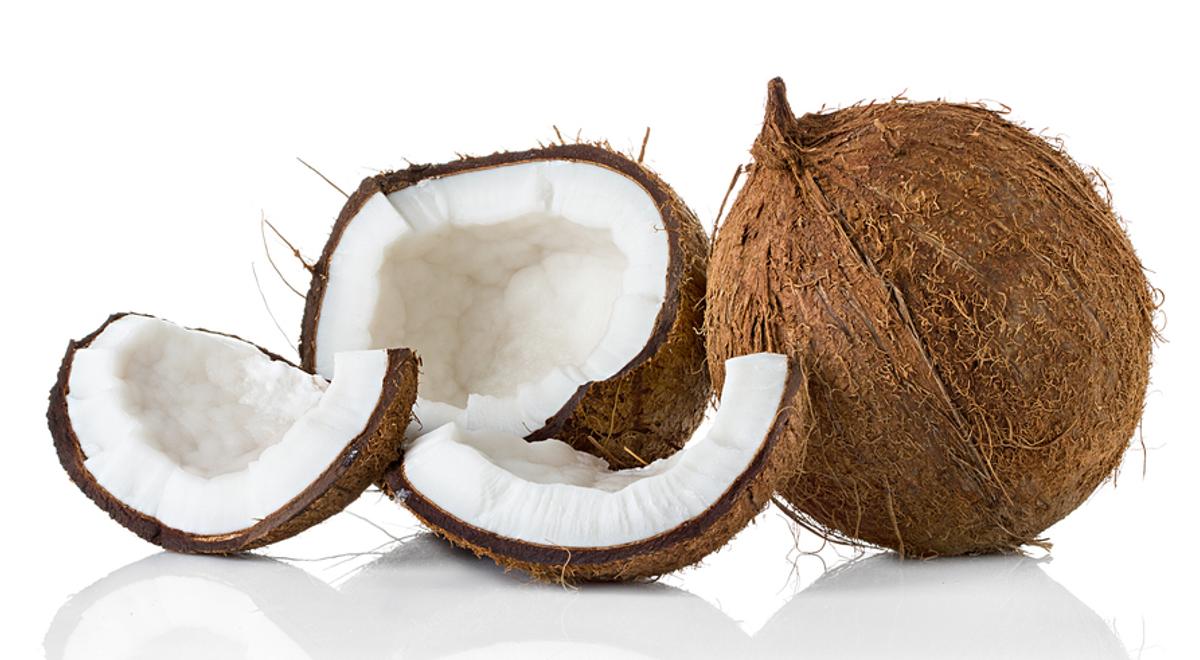 ¿Cómo pelar un coco? La técnica paso a paso