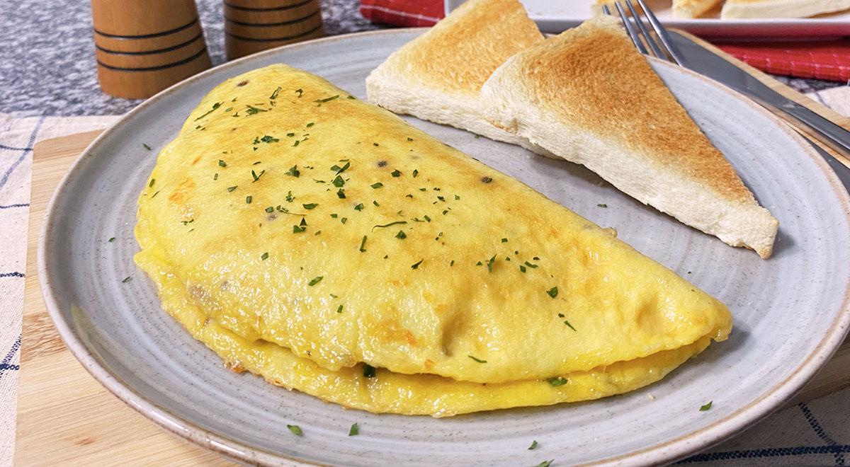 En simples pasos, prepara el omelette perfecto para el desayuno (VIDEO)