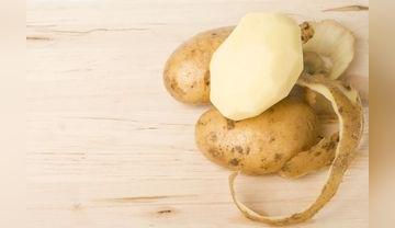 Omelette, chips y más: 5 cosas que puedes hacer con las cáscaras de papas