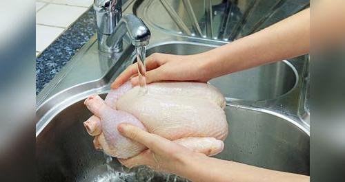 Pollo: ¿por qué debemos cocinarlo completamente?