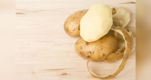 Omelette, chips y más: 5 cosas que puedes hacer con las cáscaras de papas